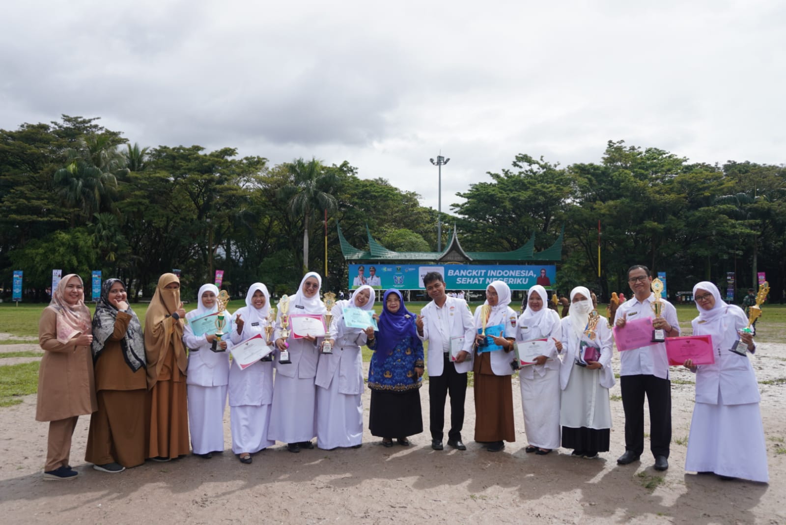 Nakes kota Bukittinggi raih Penghargaan Dalam rangka hari HKN yang ke ...